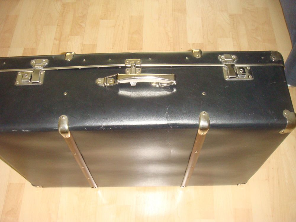 Sehr gut erhaltener alter Koffer mit Schlüssel (Gebraucht) in ...