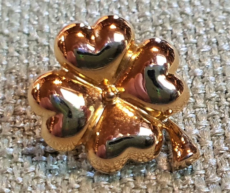 E698 - Goldiges 3D Kleeblatt (Gebraucht) in Reinach BL für CHF 1.5 – mit Lieferung auf Ricardo ...