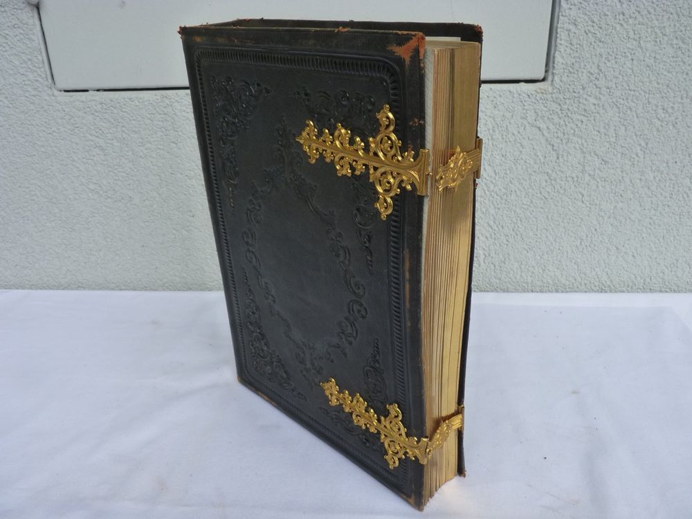 Altes Wertloses Buch