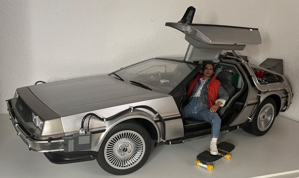 Hot Toys De Lorean & Marty McFly 1:6 Scale Figures | Kaufen auf Ricardo