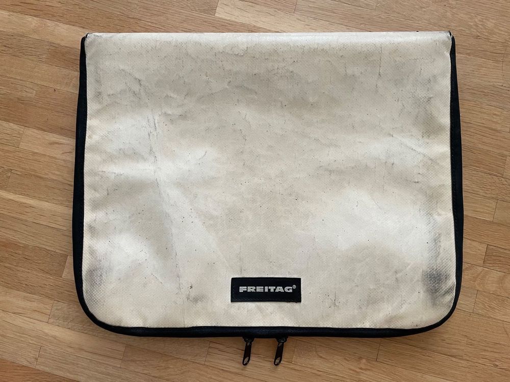 Freitag Notebook Case weiss / creme (Gebraucht) in Buchs ZH für CHF 49 ...