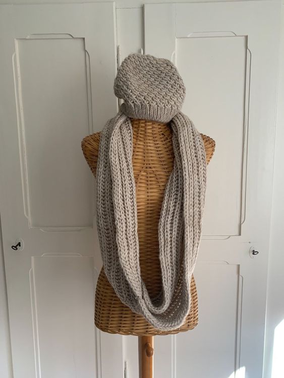 Strick Loop Schlauchschal + Mütze beige | Kaufen auf Ricardo