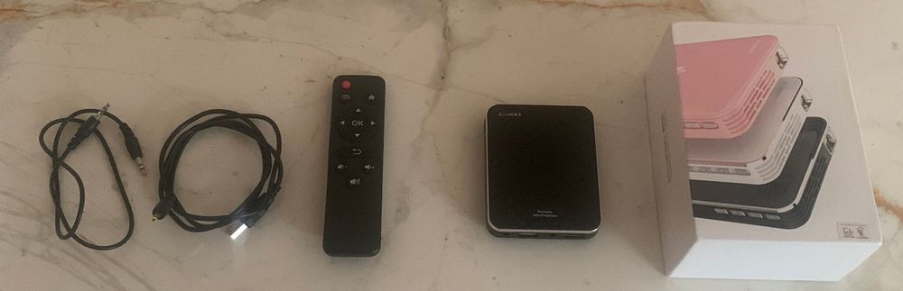 Mini LED HD Multimedia Projector with Remote (Gebraucht) in Le Noirmont ...