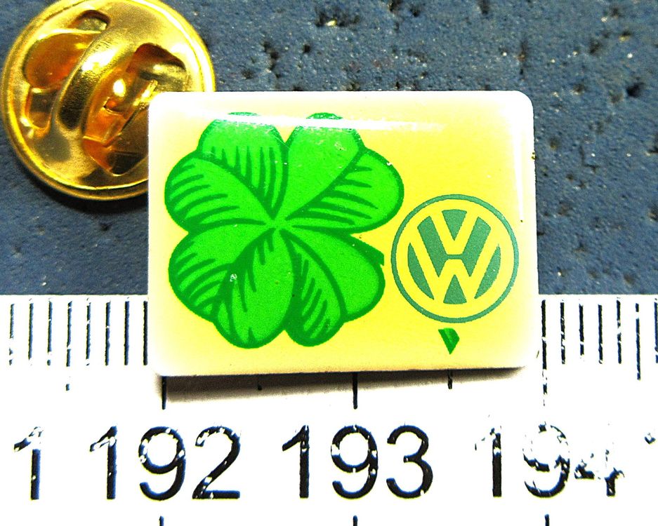 VW KLÜCKSKLEE AUTO LOGO PIN GLASIERT (Gebraucht) in Ettingen für CHF 0. ...