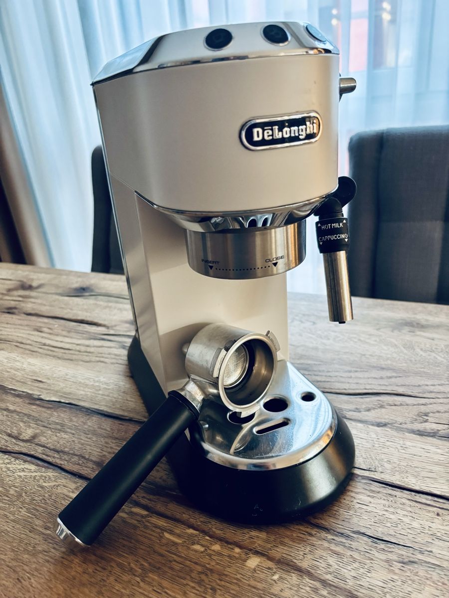 DeLonghi Dedica Style EC 685.W Espresso Maker, cream (Gebraucht) in ...