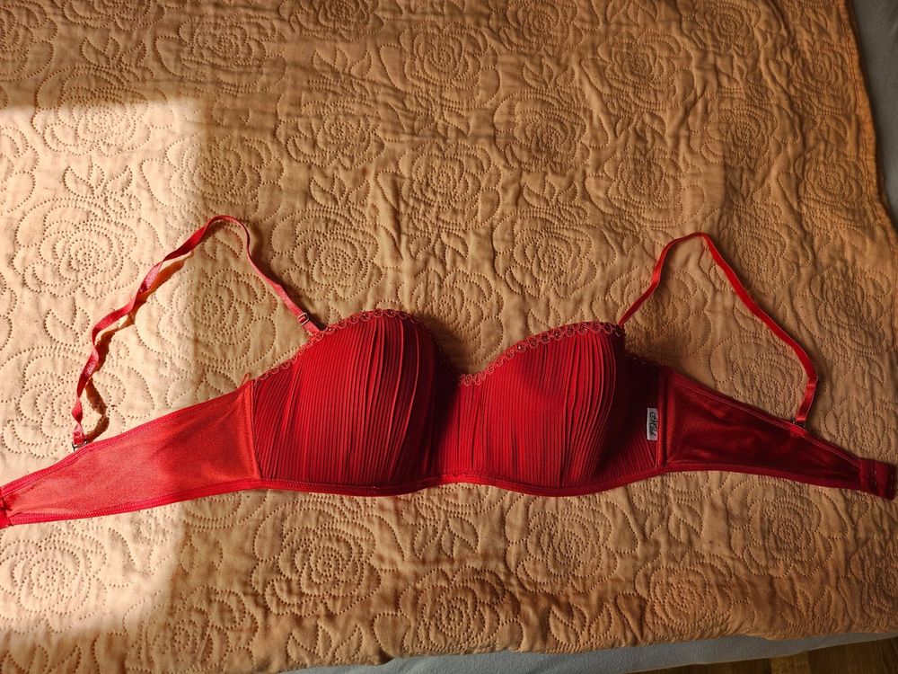 Sexy Bügel-BH in rot (Gebraucht) in Thun für CHF 3 – mit Lieferung auf ...