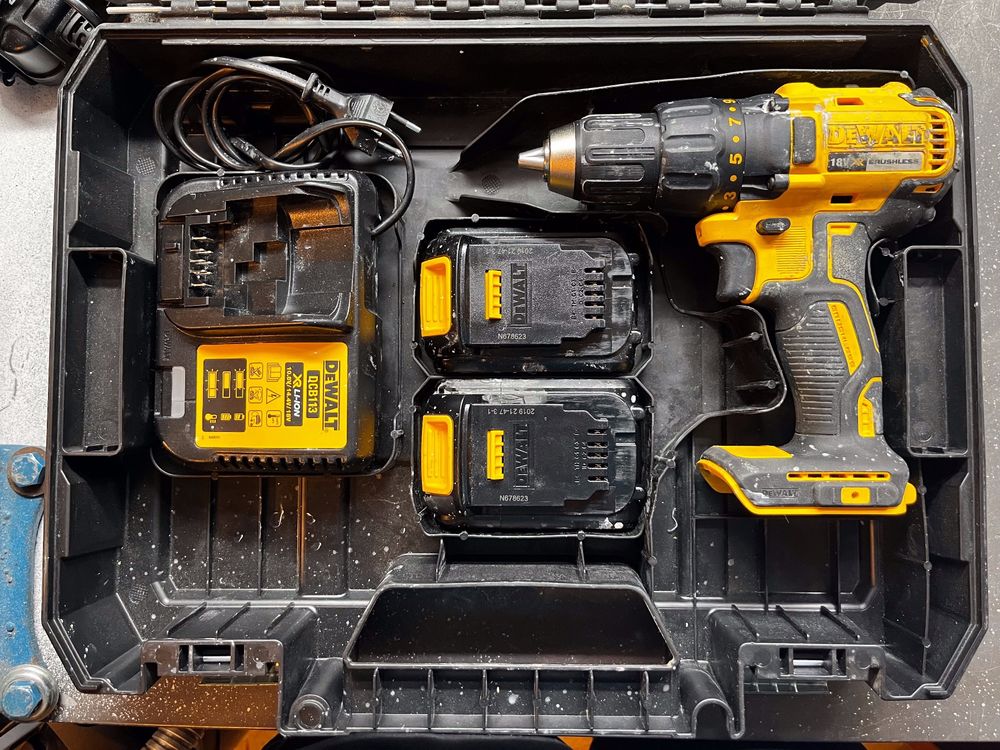 Dewalt DCD777 Bohrmaschine + Koffer, zwei Akkus & Ladegerät | Kaufen ...