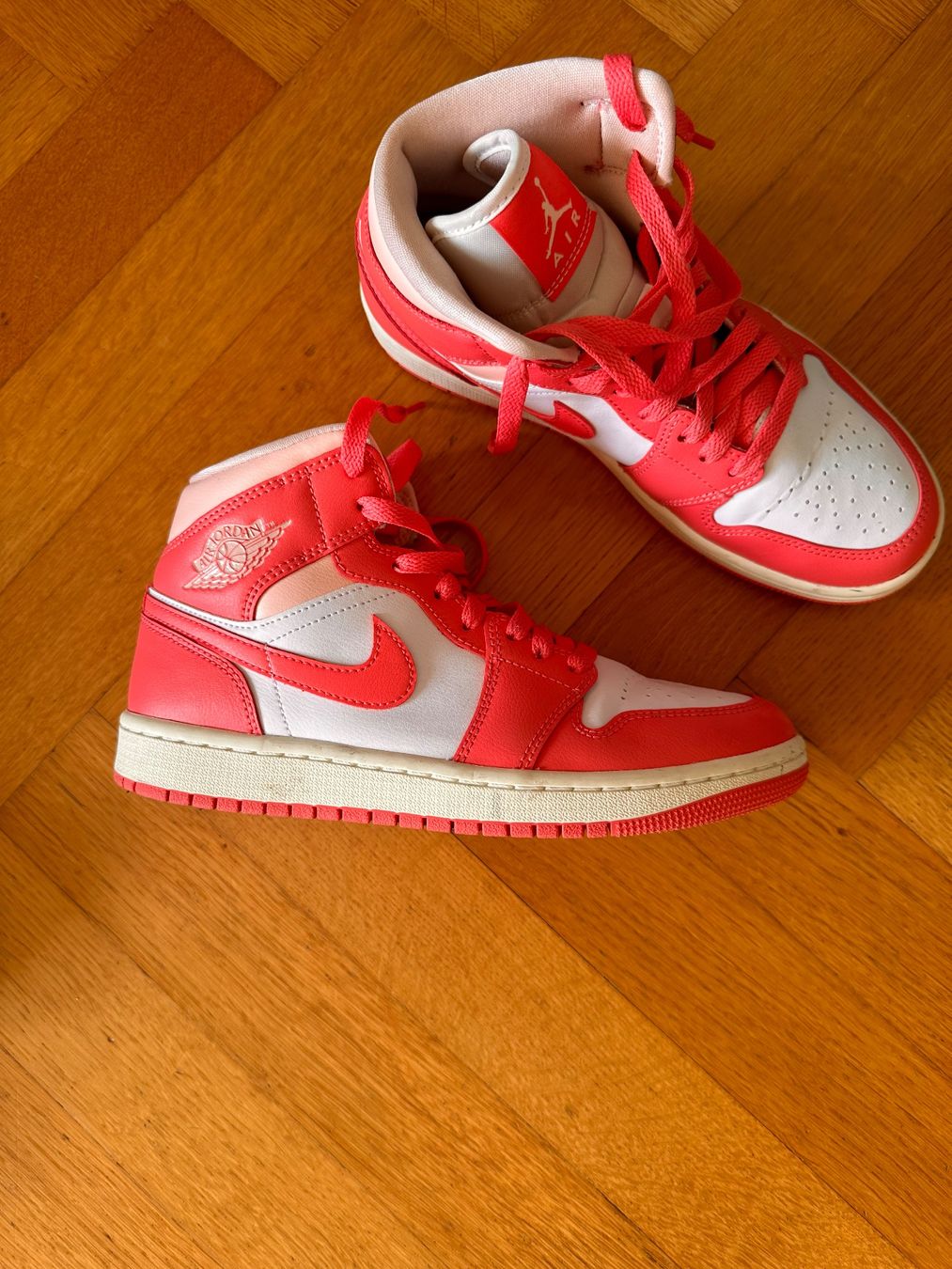 Nike Air Jordan 1 Mid Coral Gr. 38.5 Top Zustand! (Gebraucht) in Thun ...
