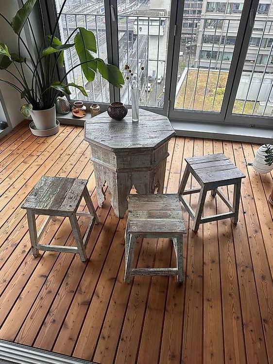 Tisch mit 2 Hocker im Set (Gebraucht) in Zürich für CHF 20 – nur ...