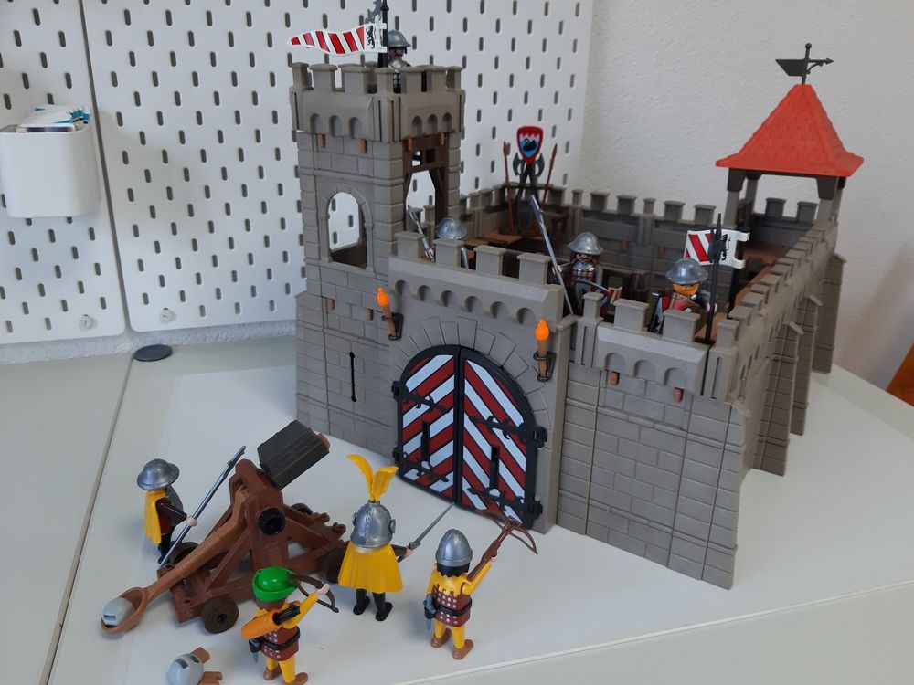 Vintage Playmobil Ritterburg Ritter 3667 mit viel Zubehör (Gebraucht) in Mellingen für CHF 69 ...
