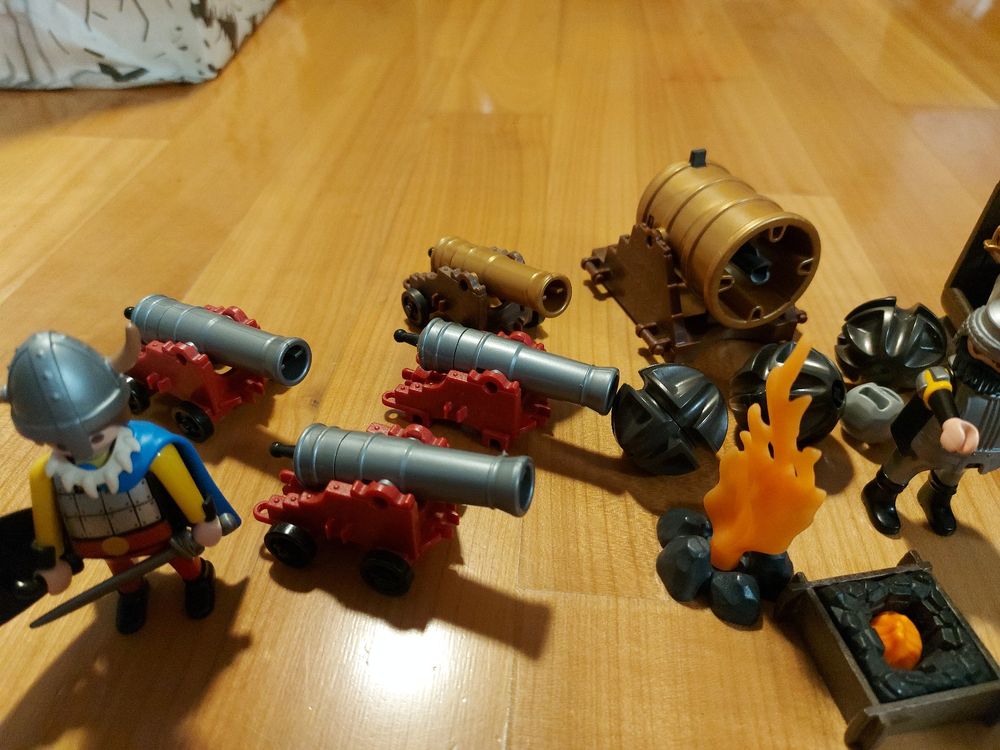 Diverse Playmobil Ritter und Kanonen mit Gefängnis (Gebraucht) in Brüttisellen für CHF 15 – mit ...