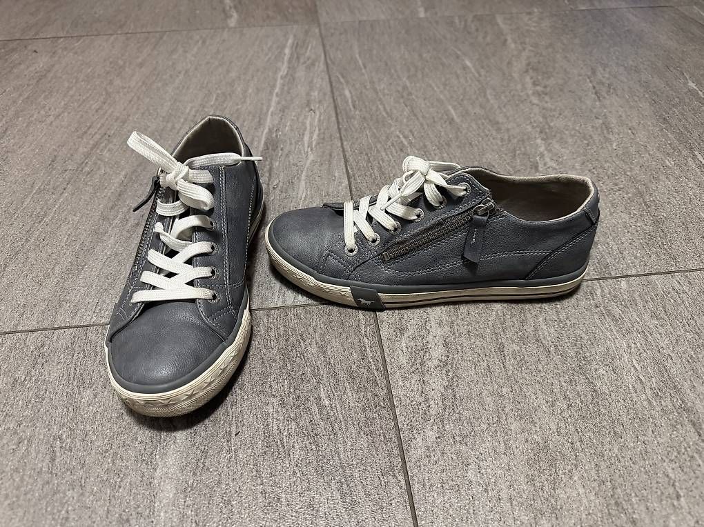 Sneackers Mustang in pelle grigia (Gebraucht) in Loco für CHF 80 – nur ...