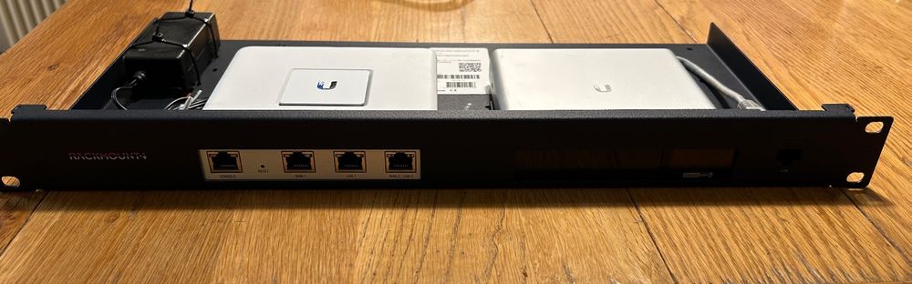 Unifi Usg 3P & Cloudkey Gen2 plus (1TB HD), auf 19“ Tablar | Kaufen auf ...