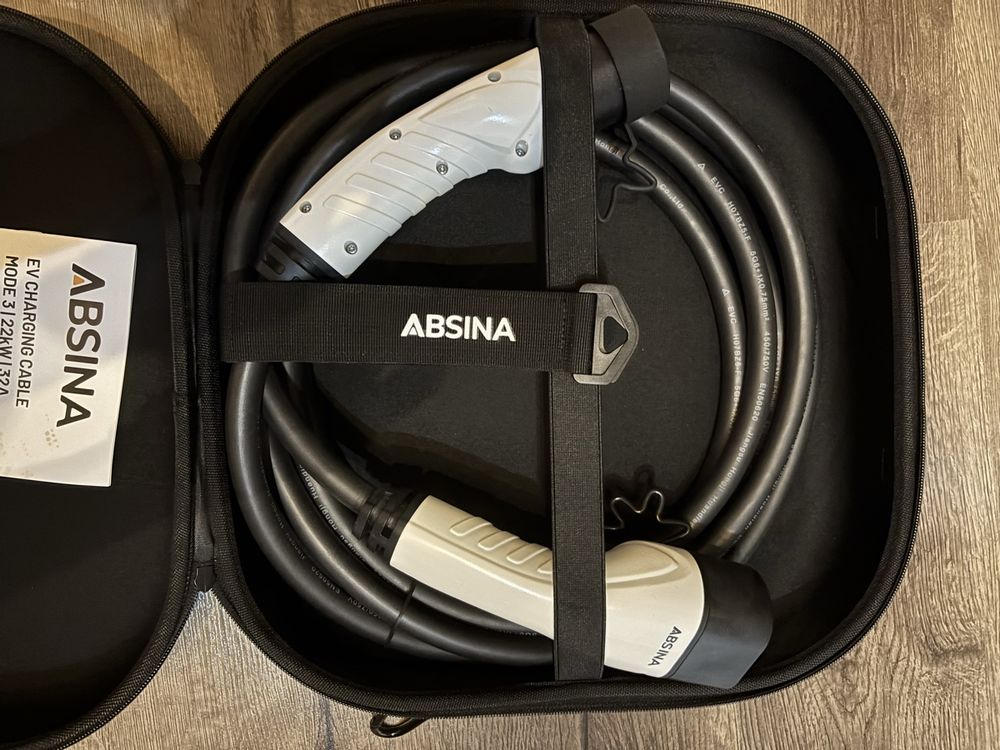 Ladekabel Im Koffer