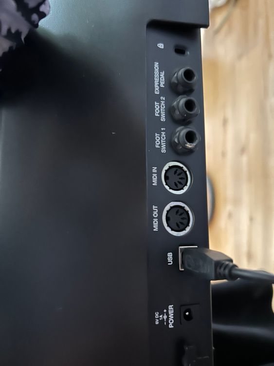 Akai MPK 88 MIDI Keyboard Controller mit Stand (Gebraucht) in Zürich ...