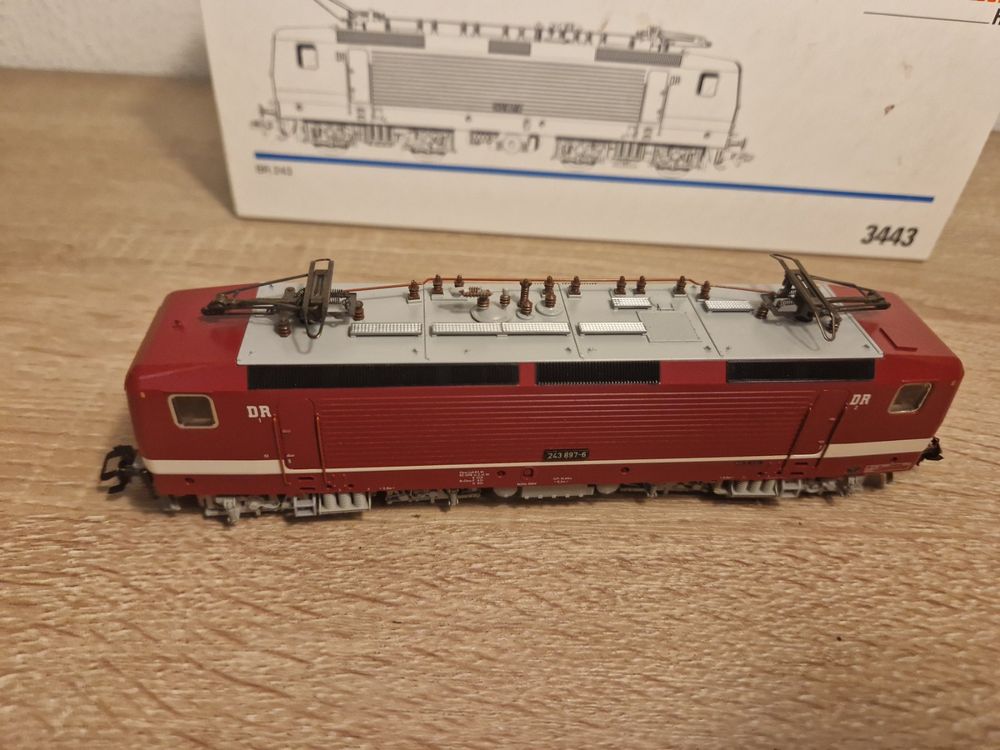 Märklin 3443 E-Lok BR 243 DR H0 (Defekt) in St-Aubin-Sauges für CHF 79 ...