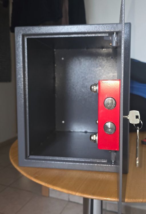 Neuwertiger Tresor mit Schlüssel: DEMA Safe MTS 42 Grau (Neu (gemäss ...