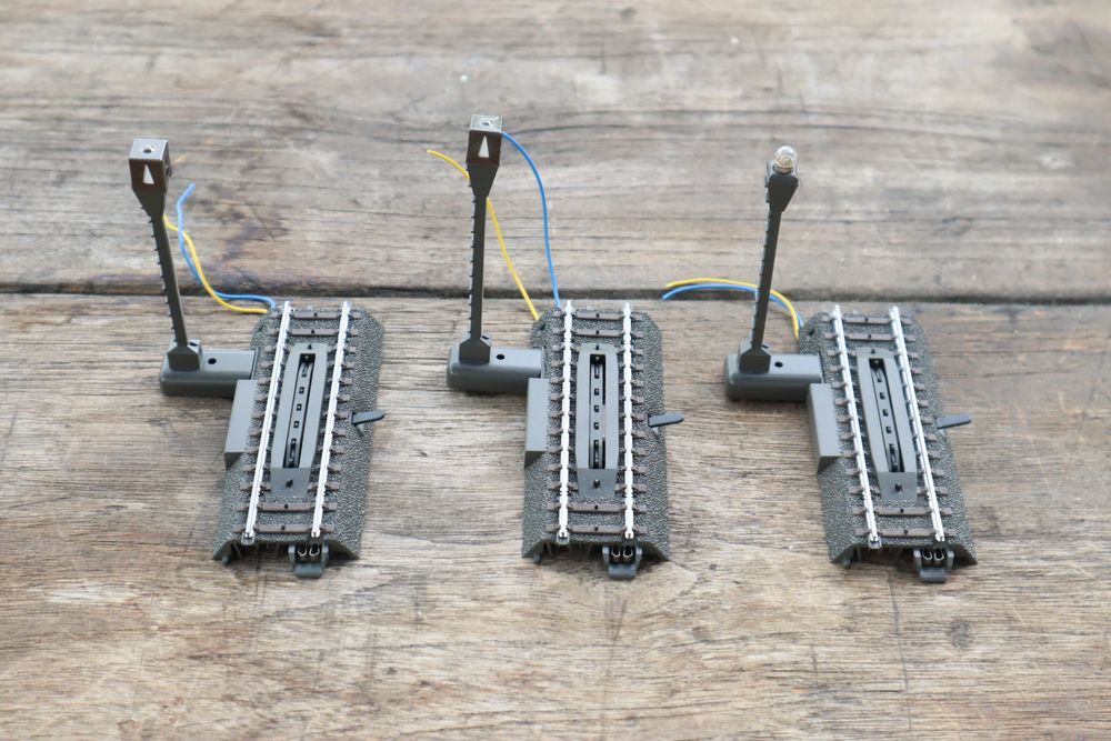 Märklin 6 x El. Entkupplungsgleis 24997 & Prellbock C-Gleis (Gebraucht ...