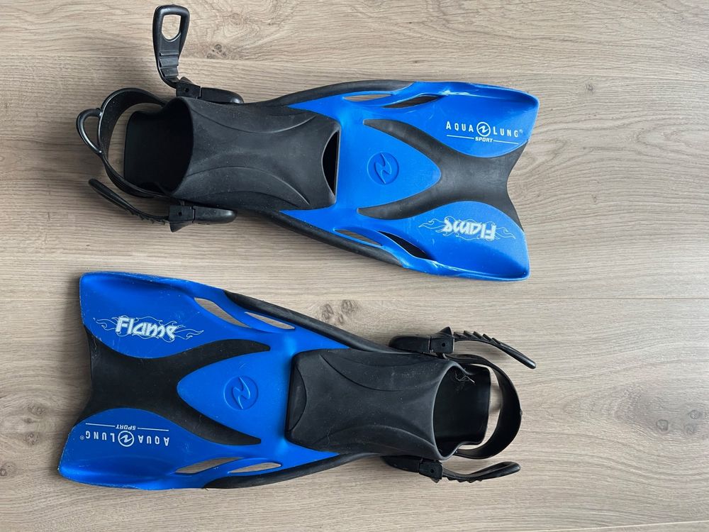 Kinder Schwim Flossen Grösse 33-35 verstellbar (Gebraucht) in Rigi ...