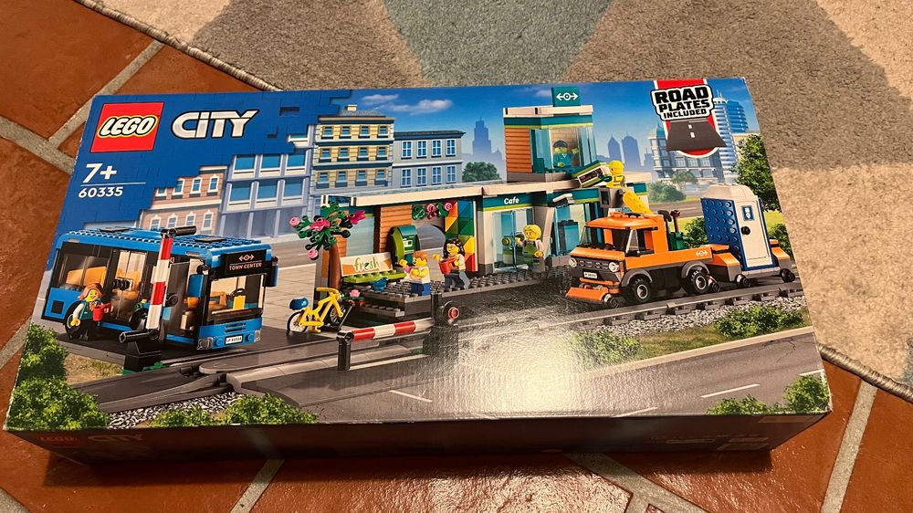 Lego City 60335 Bahnhof mit Bus (Neu und originalverpackt) in Uster für CHF 82 – mit Lieferung ...