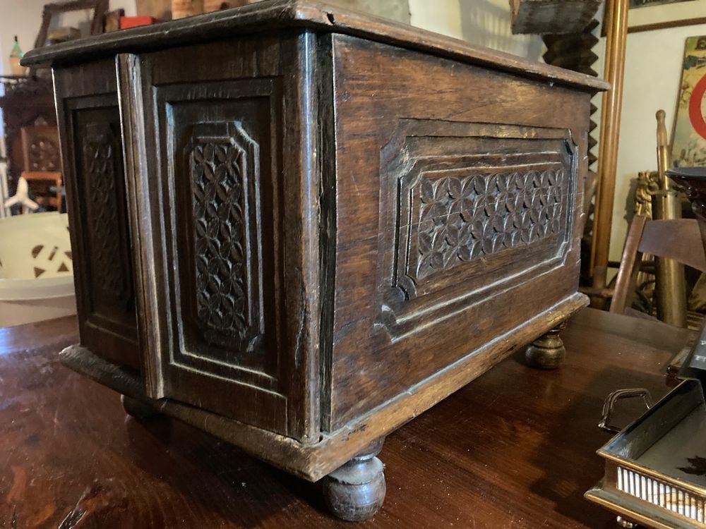 Coffre tiroirs Boite Kaste sculpté bois Holz antik (Gebraucht) in St-Cierges für CHF 310 – mit ...