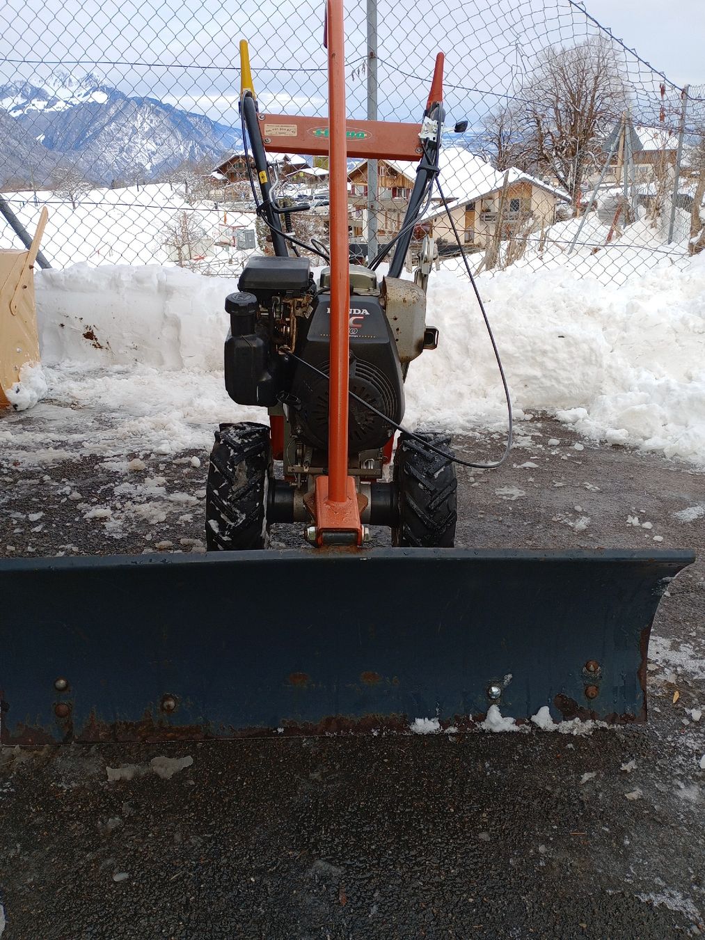Honda Schneefräse / Rasentraktor mit Schneeschild Winter (Gebraucht) in ...