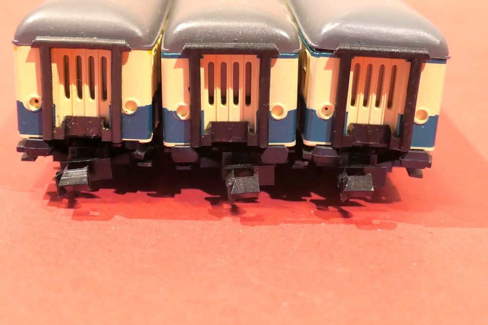 3 Minitrix DB- Schnellzugwagen beige/ozeanblau, OVP (Gebraucht) in Höfen b. Thun für CHF 36 ...