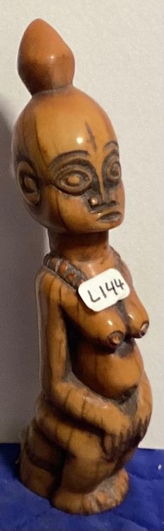 Sehr alte Afrikanische Handgeschnitzte sitzender Figur | Kaufen auf Ricardo