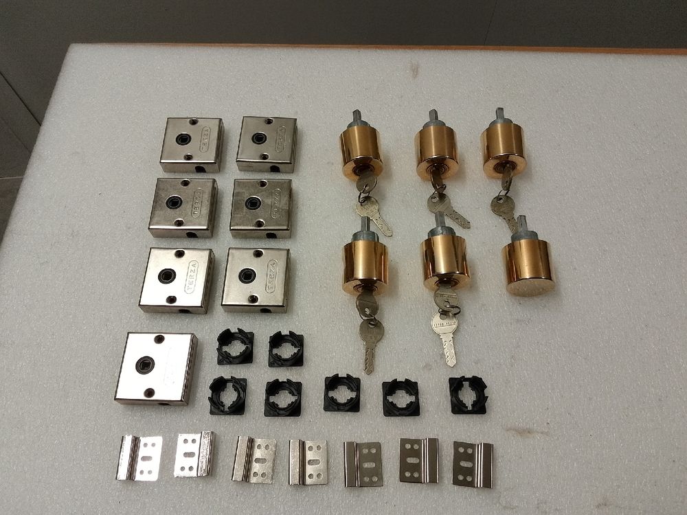 6 Stk. Türschlösser TERZA mit Zubehör Set (Gebraucht) in Trubschachen ...