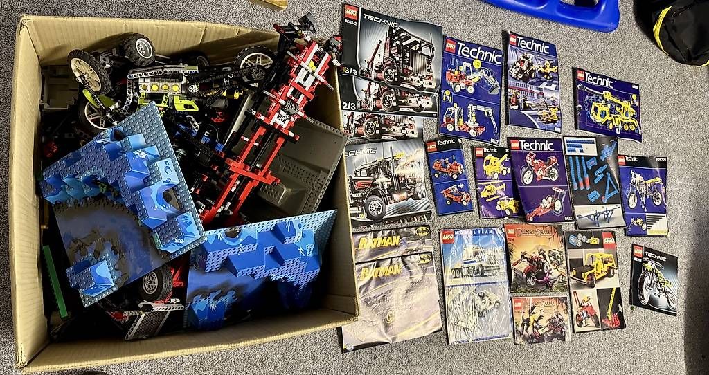 Karton voller Lego Technic und Lego (Gebraucht) in Bergdietikon für CHF ...