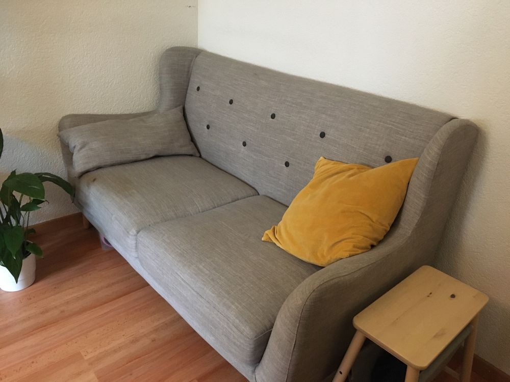 Hübsches 2er Sofa (Gebraucht) in Rorbas für CHF 53 – nur Abholung auf Ricardo kaufen