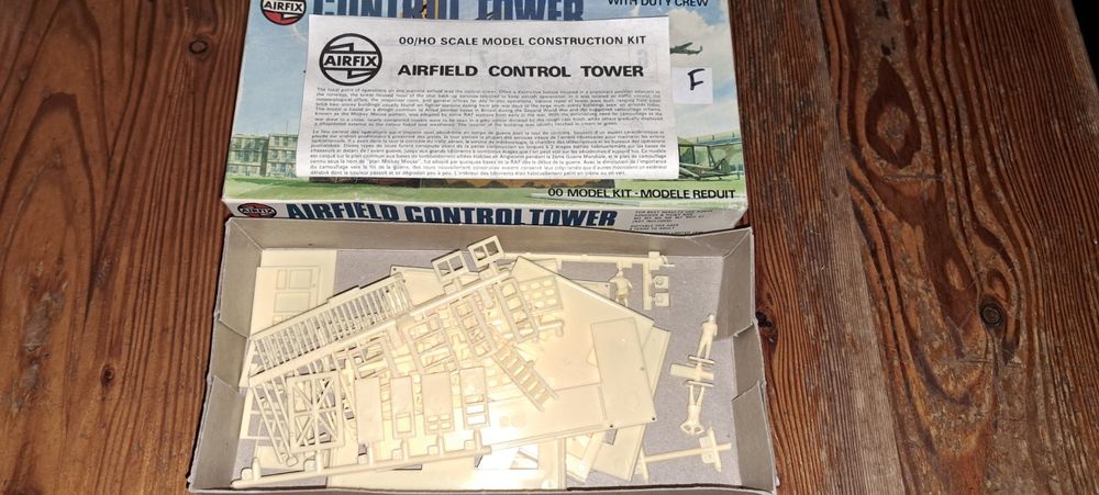 2/2 Control Tower with crew 1/72 airfix 03380-2 (Neu (gemäss ...