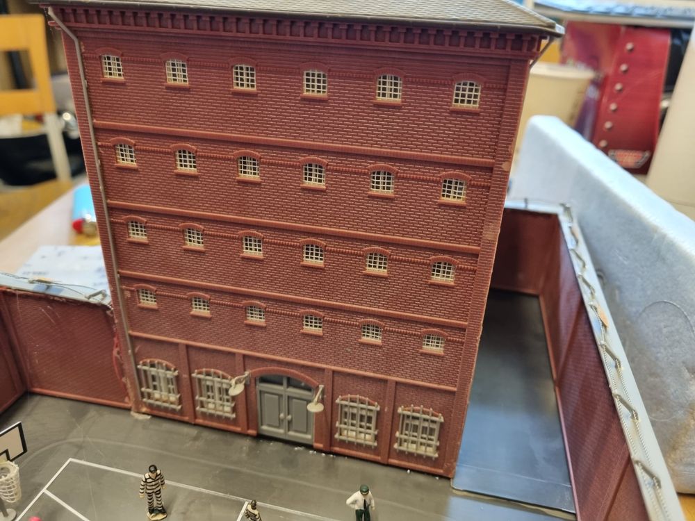 Faller Gefängnis H0 gebaut... (Gebraucht) in Männedorf für CHF 45 – mit ...