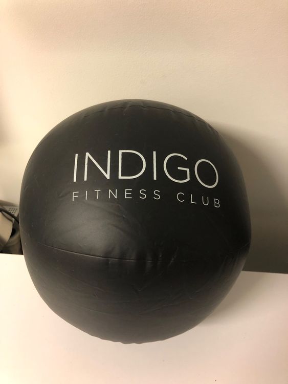 Aufblasbarer Ball „Indigo Fitness Club“ (Gebraucht) in Pfäffikon SZ für ...