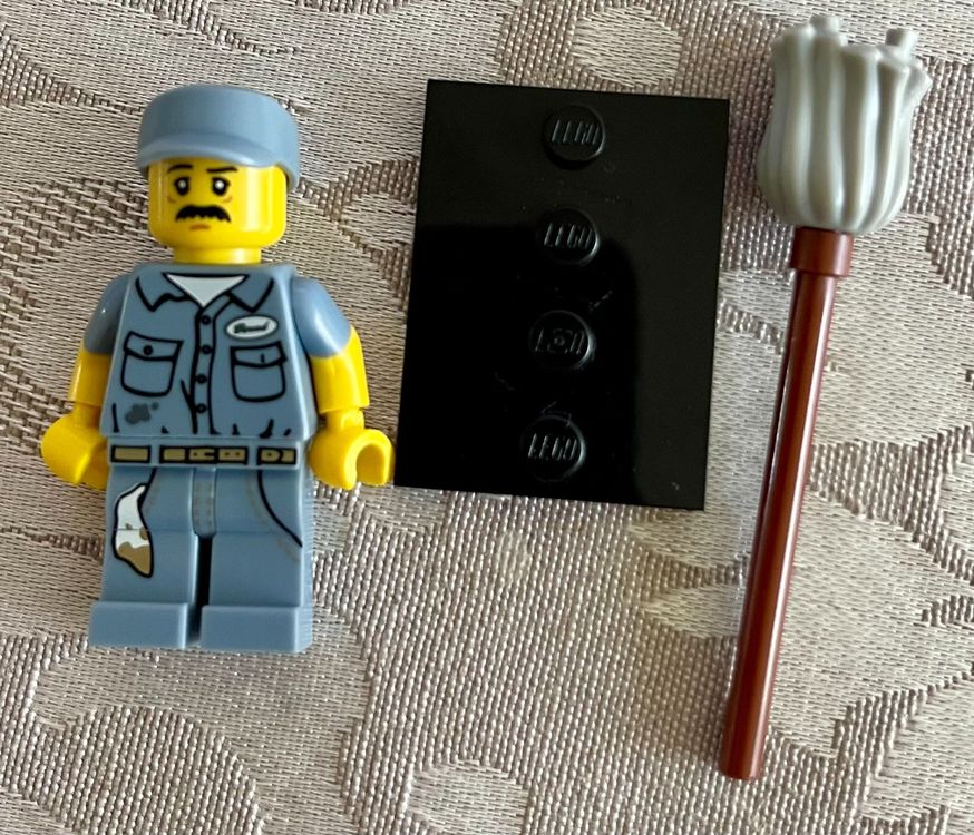 Lego Minifigure Series 15 - Janitor (Gebraucht) in für CHF 6 – mit ...