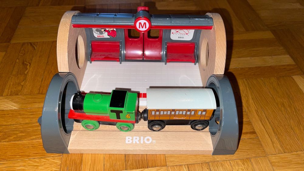 Brio Metro Bahnhof mit Lok und Wagen | Kaufen auf Ricardo