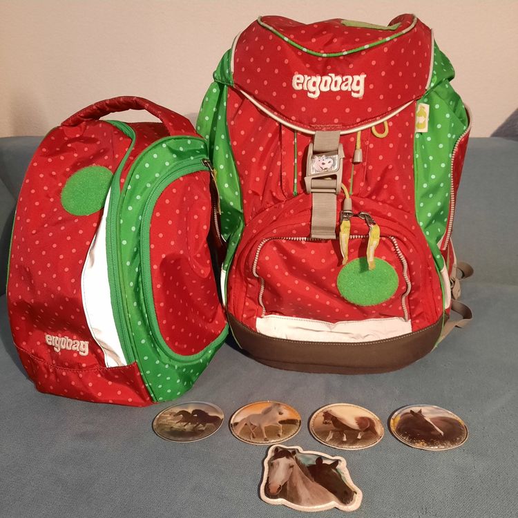 Schulrucksack Ergobag rot/grün gepunktet mit Pferdebildern (Gebraucht ...