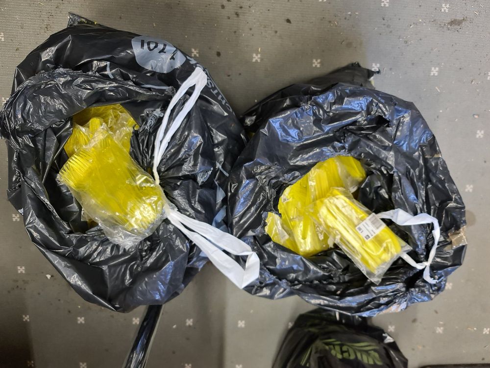 Posten gelber Einweg Besteck ab 1.- | Kaufen auf Ricardo