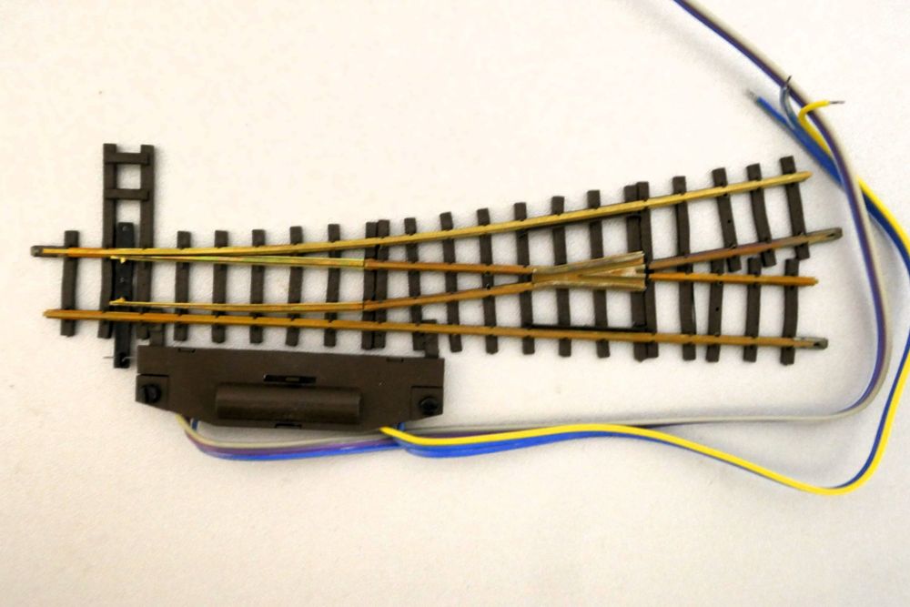 BEMO 4207 Elektrische Weiche links 12 ° L=162,3 mm,R=515 mm (Neu und originalverpackt) in ...