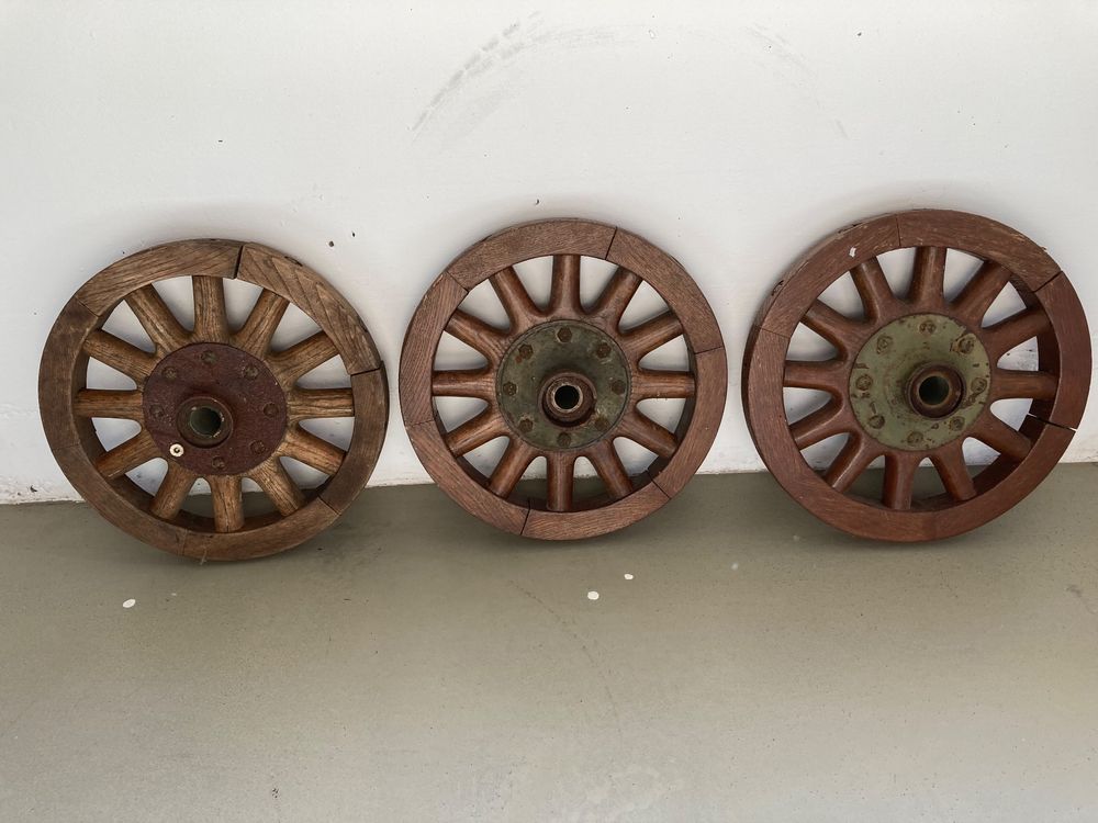Antike Holz Wagenräder (Gebraucht) in Wildegg für CHF 60 – nur Abholung ...