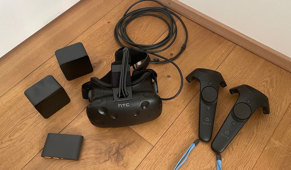 HTC Vive VR Headset (SteamVR) with Trackers | Kaufen auf Ricardo