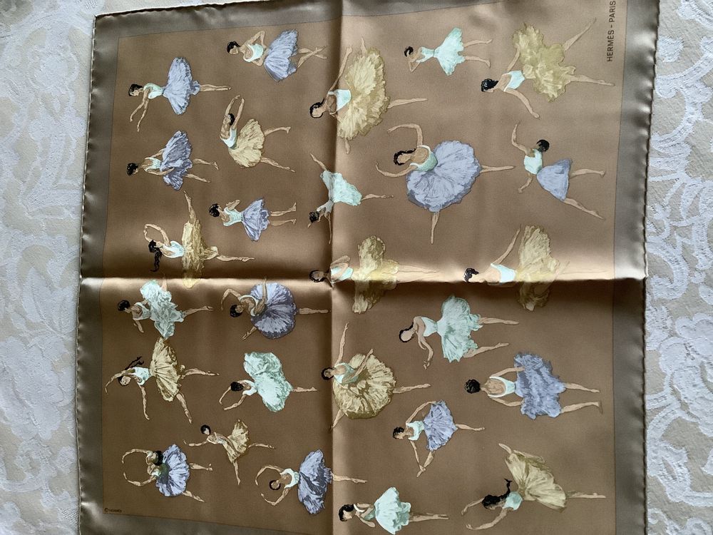 ORIGINAL HERMÈS GAVROCHE, 42 x 43 CM, TWILL SEIDE (Neu und ...