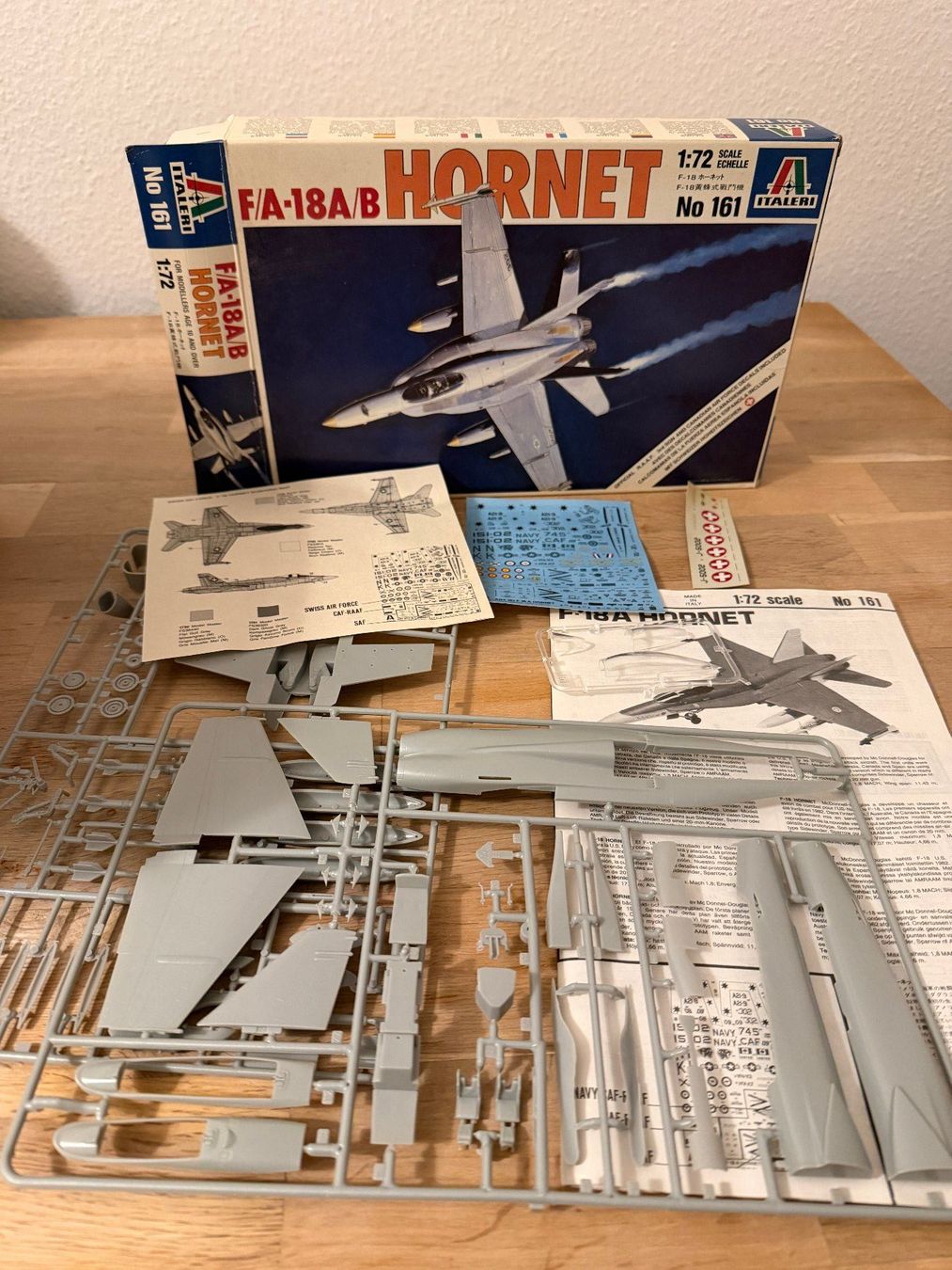 Italeri FA-18 A/B Hornet – 1:72 Jet Fighter (Neu und originalverpackt ...
