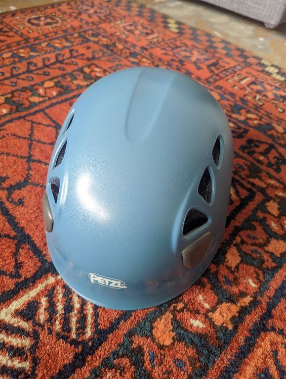 Petzl Helm (Klettern/Bergsteigen) (Gebraucht) in für CHF 1 – nur ...