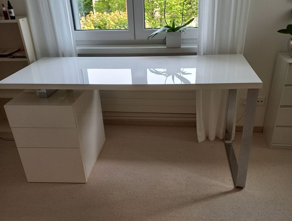 Moderner weisser Lackschreibtisch mit Korpus (Gebraucht) in für CHF 100 ...