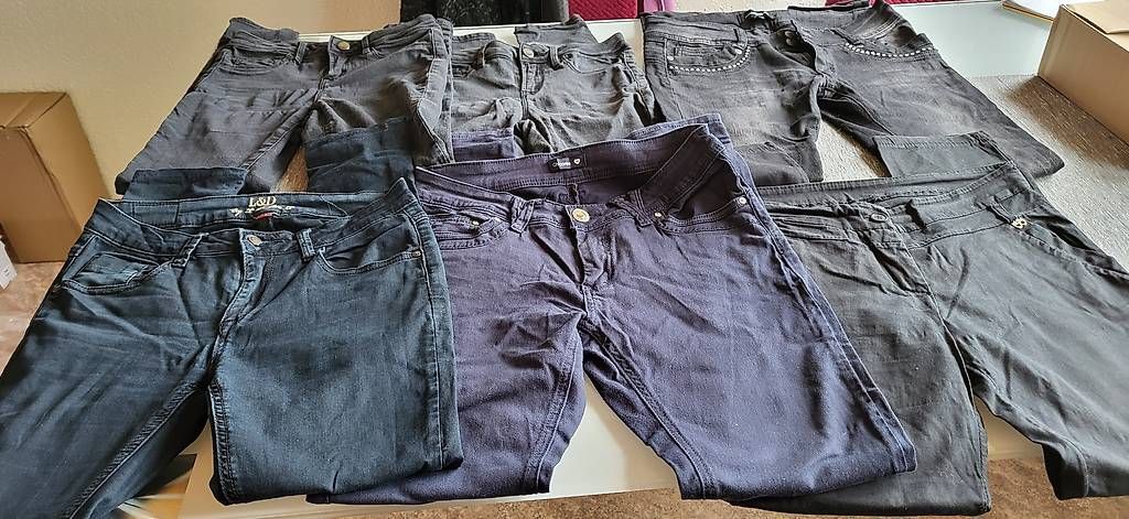 Kleiderpaket Damen, xxl, Hosen, Gr. 36, 13 Hosen (Gebraucht) in Laupen ...