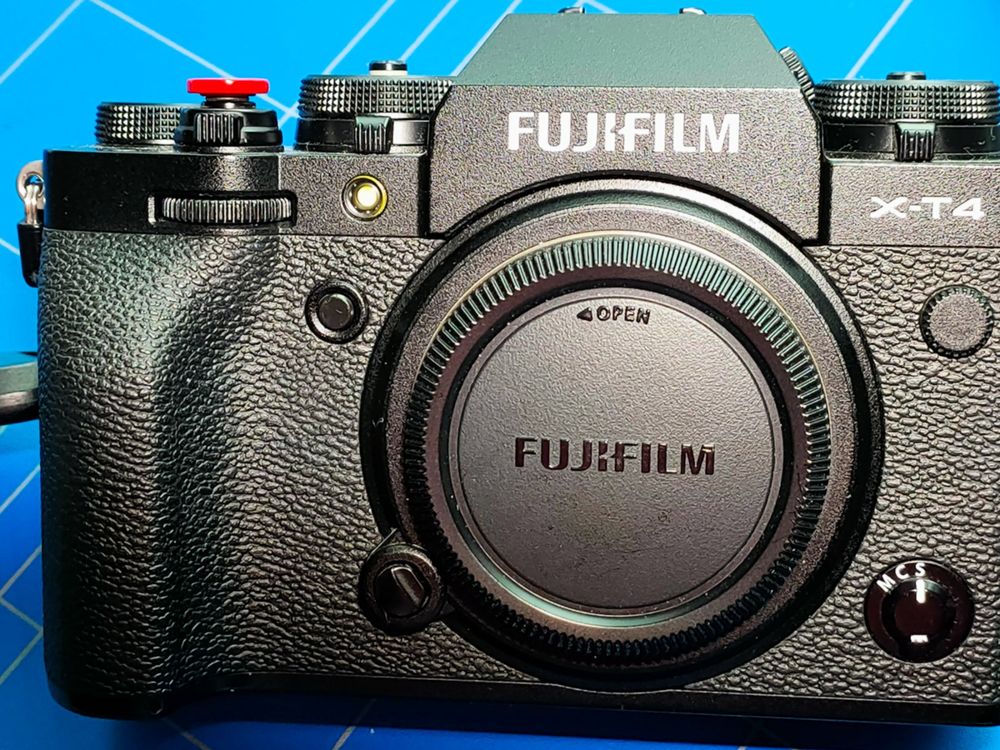 Fujifilm X-T4 - Body; eine hervorragende APS-C-Systemkamera (Gebraucht) in Rafz für CHF 850 ...