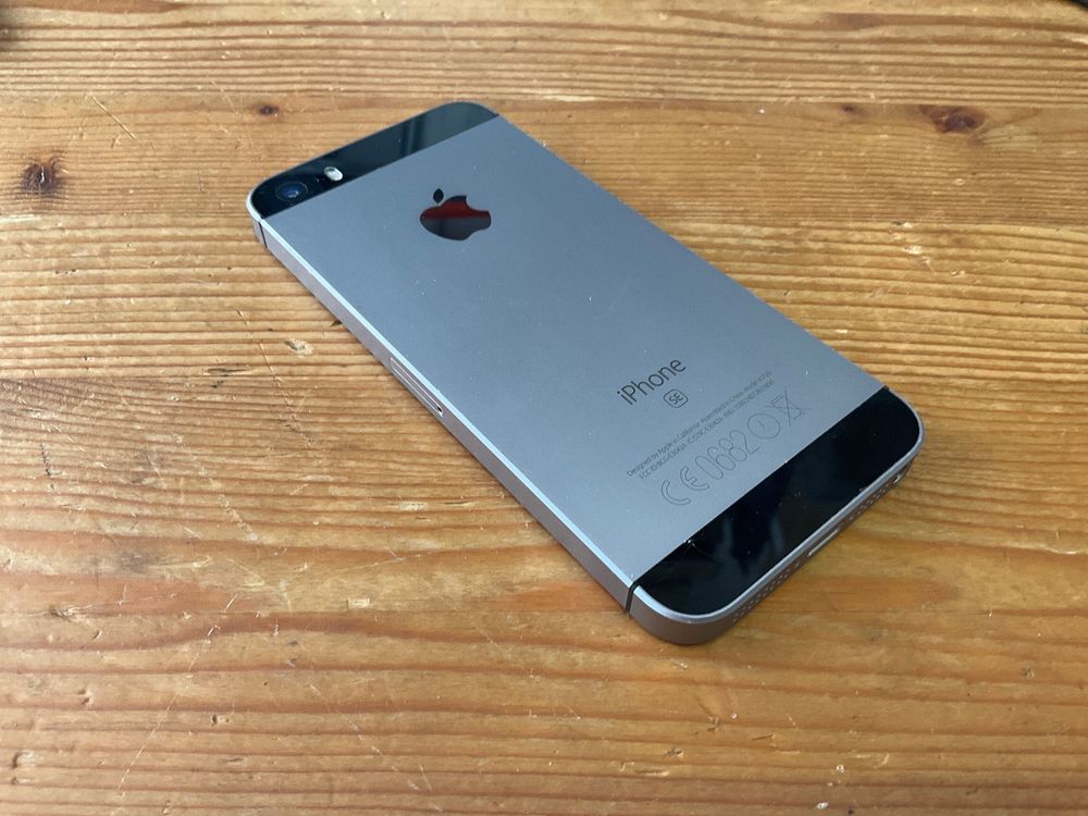 iPhone SE 1. Gen 64GB schwarz | Kaufen auf Ricardo