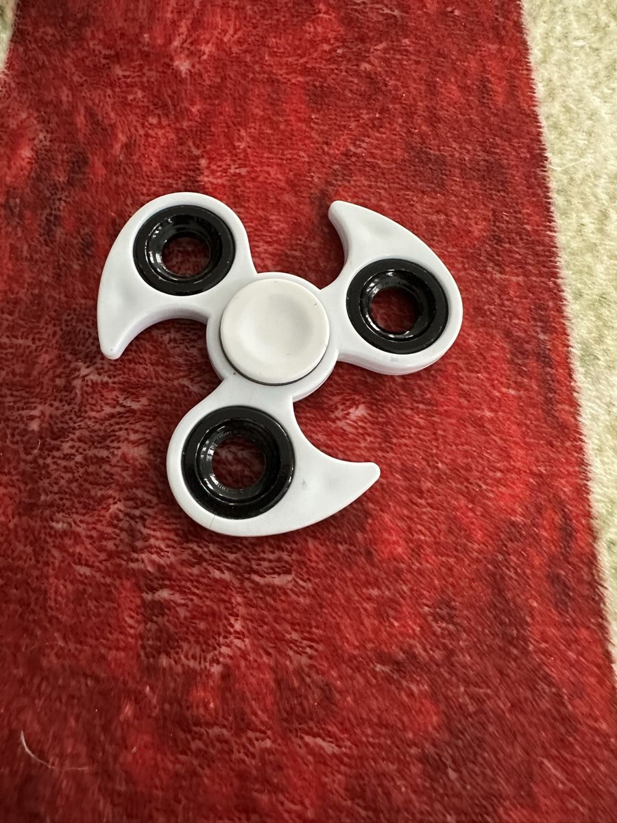 Weisser Fidget Spinner - Top Zustand, voll funktionstüchtig! (Gebraucht ...