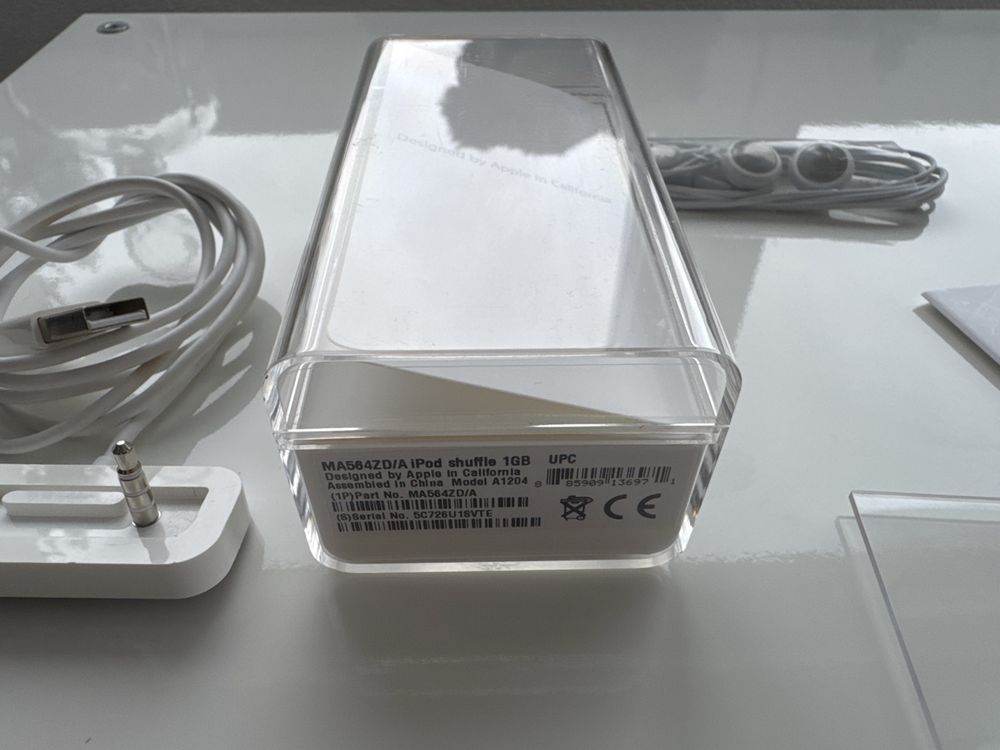 Apple iPod shuffle 1 GB (A1204) – komplett mit OVP & Zubehör (Gebraucht ...